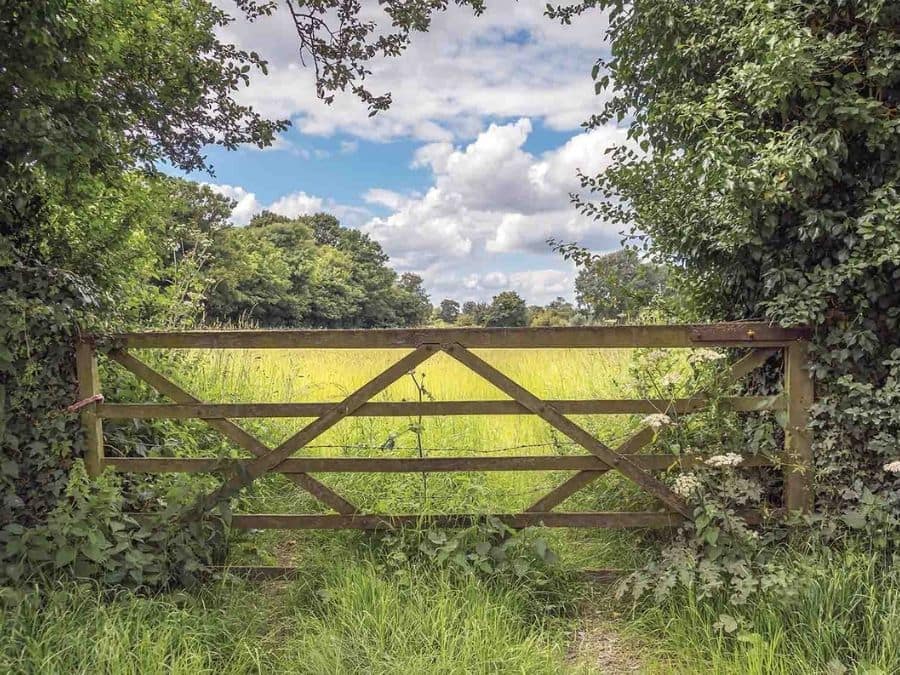 Country Fences And Gate Wallpaper Page 8 | Open Gate Fence Stock